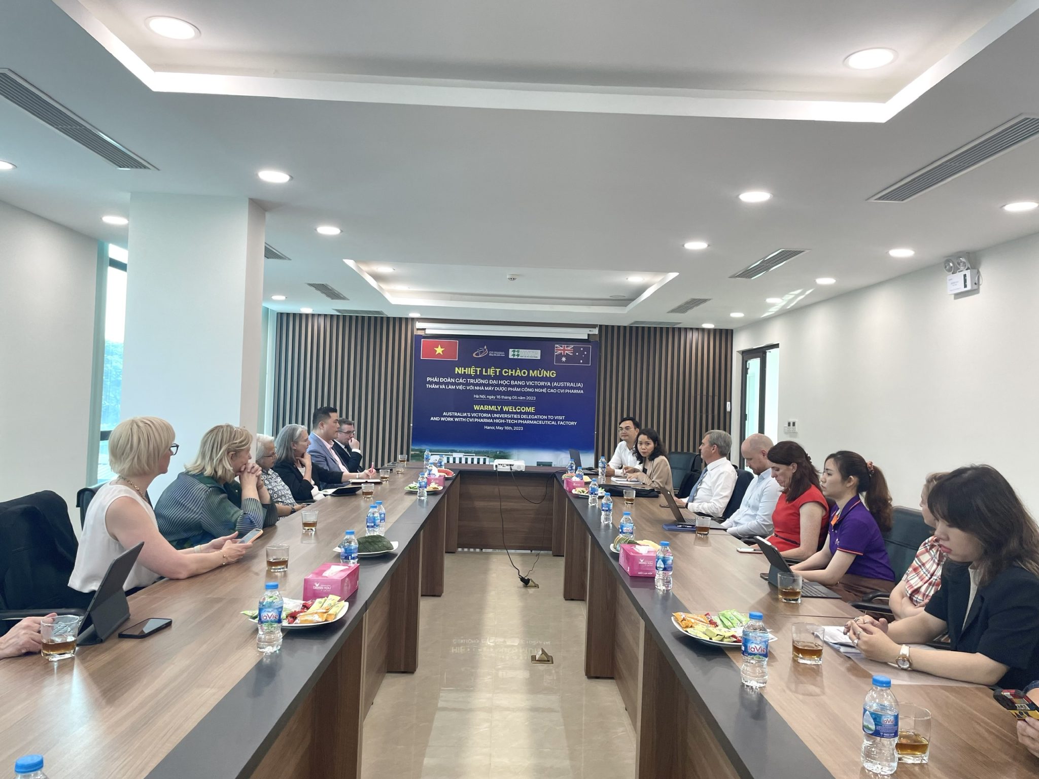 The delegation of Victorya State University (Australia) visited and ...